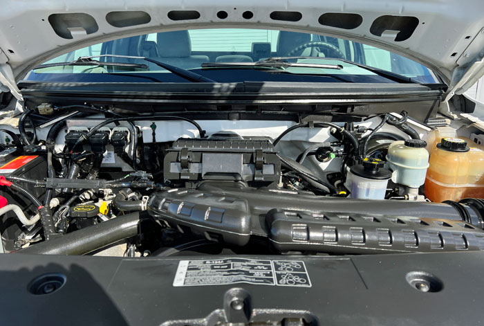 2005 Ford F-150 4WD - Engine Compartment