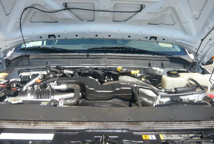 2011 Ford F-250 Super Duty Crew Cab 4 x 4 Utility - Engine Compartment